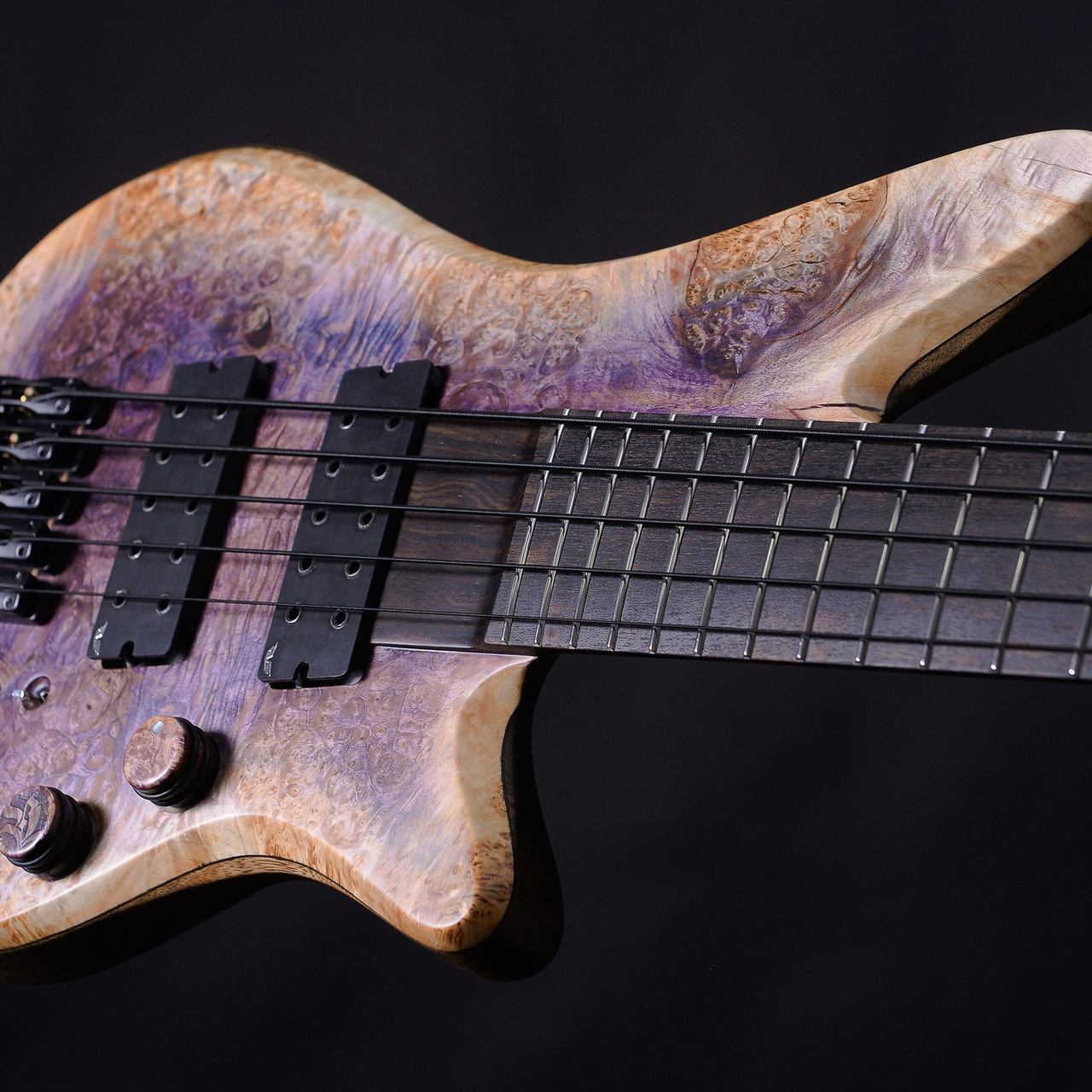 Guitars and basses. Master of making guitars and basses to order